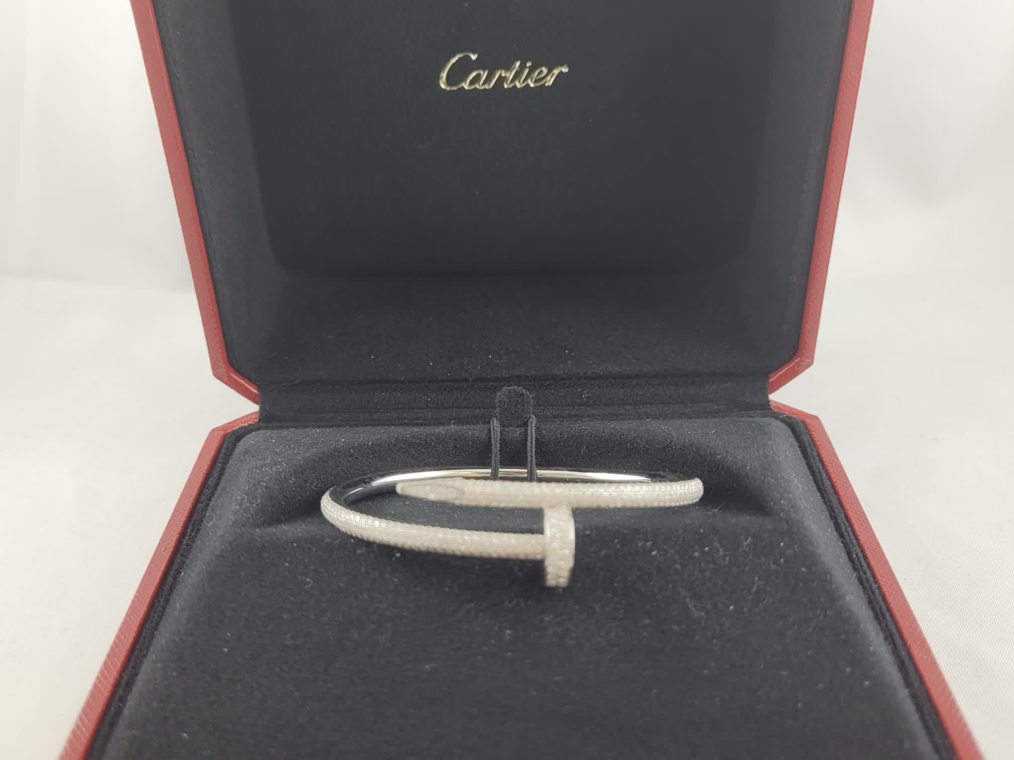 CARTIER Bracelet Juste un clou classique or gris 750 serti de diamants